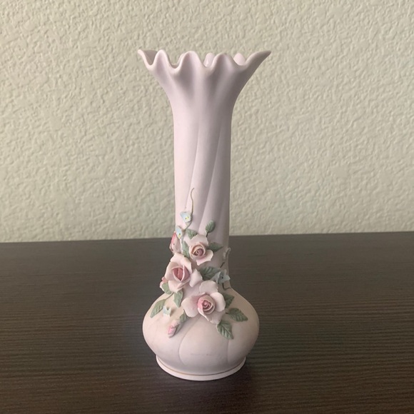 Lefton | Accents | Lefton Hand Painted Scalloped Vase | Poshmark